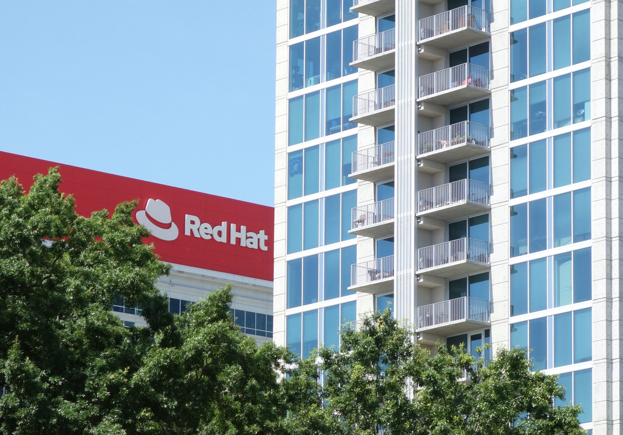 Red Hat Enhances AI Platform with Granite LLM and Intel Gaudi 3 Support ...